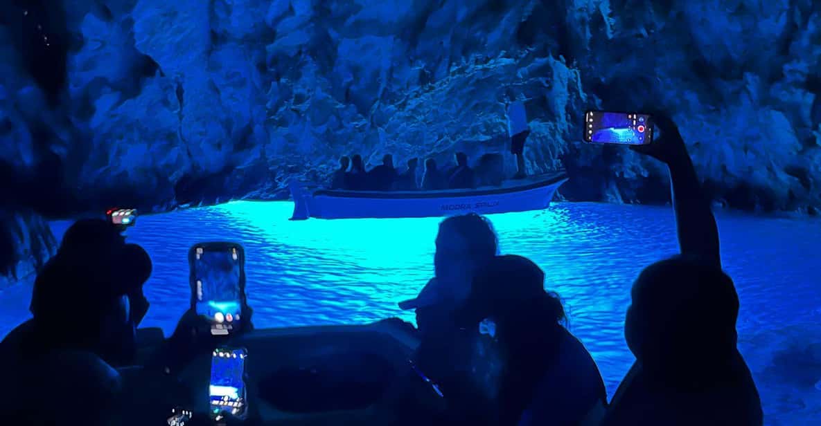 Tour privado de la Cueva Azul y las Islas desde Split | GetYourGuide