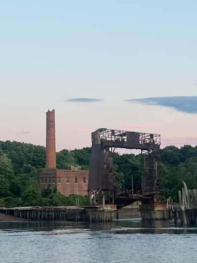 NYC: Urban Wildlife Sunset Tour of the East River | GetYourGuide