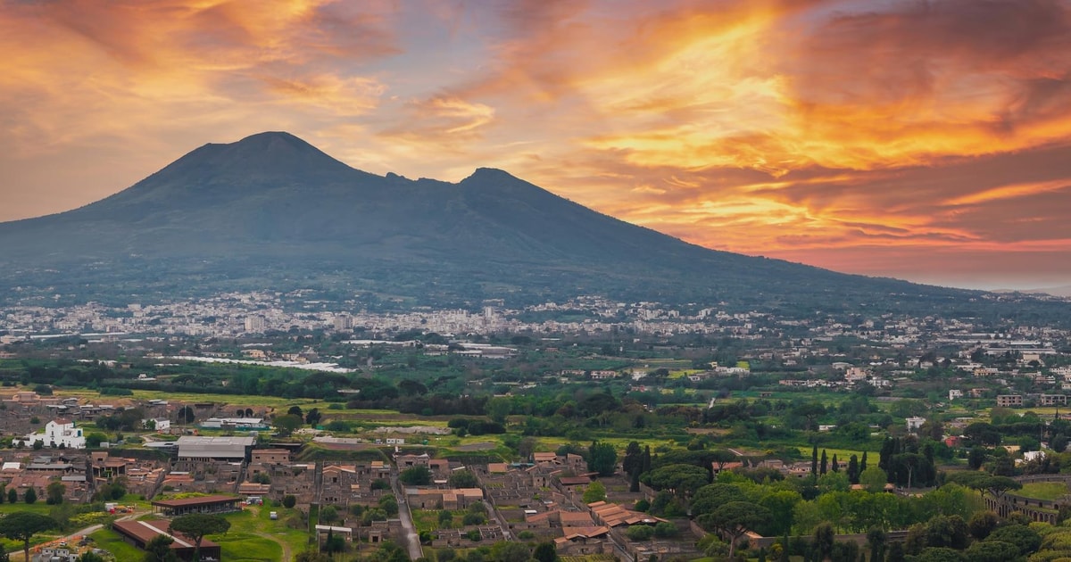 From Rome to Pompeii & Vesuvius: Guided Tour with Lunch | GetYourGuide