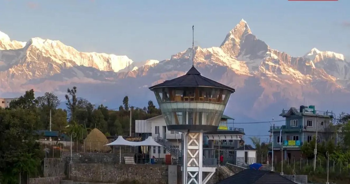 Pokhara: Excursión en teleférico - Vista de pájaro de la montaña y el ...