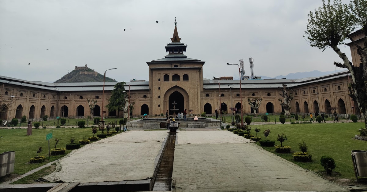 Srinagar: Private Old City and Mughal Gardens Guided Tour | GetYourGuide