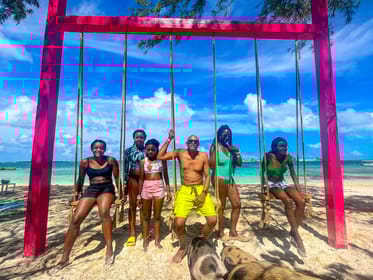 Nassau: Sun Cay and Swimming Pigs Boat Trip with Lunch | GetYourGuide