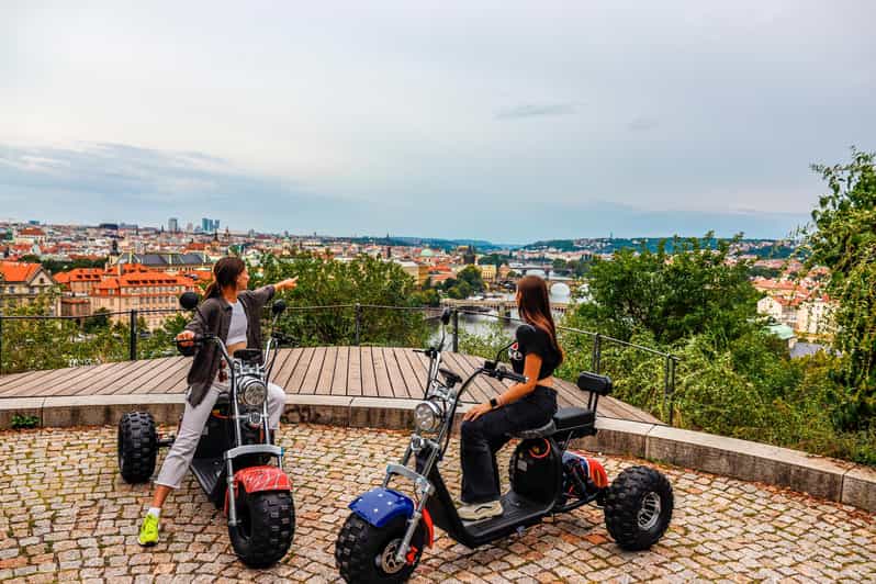 Tour panoramico della città di Praga in tour serale in trike | GetYourGuide
