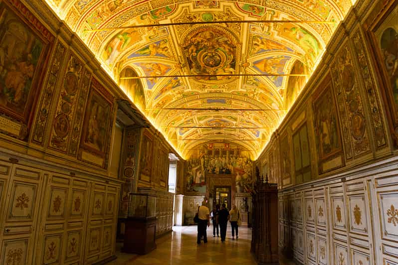 Skip the Line: Vatican at Night & Sistine Chapel Tour | GetYourGuide