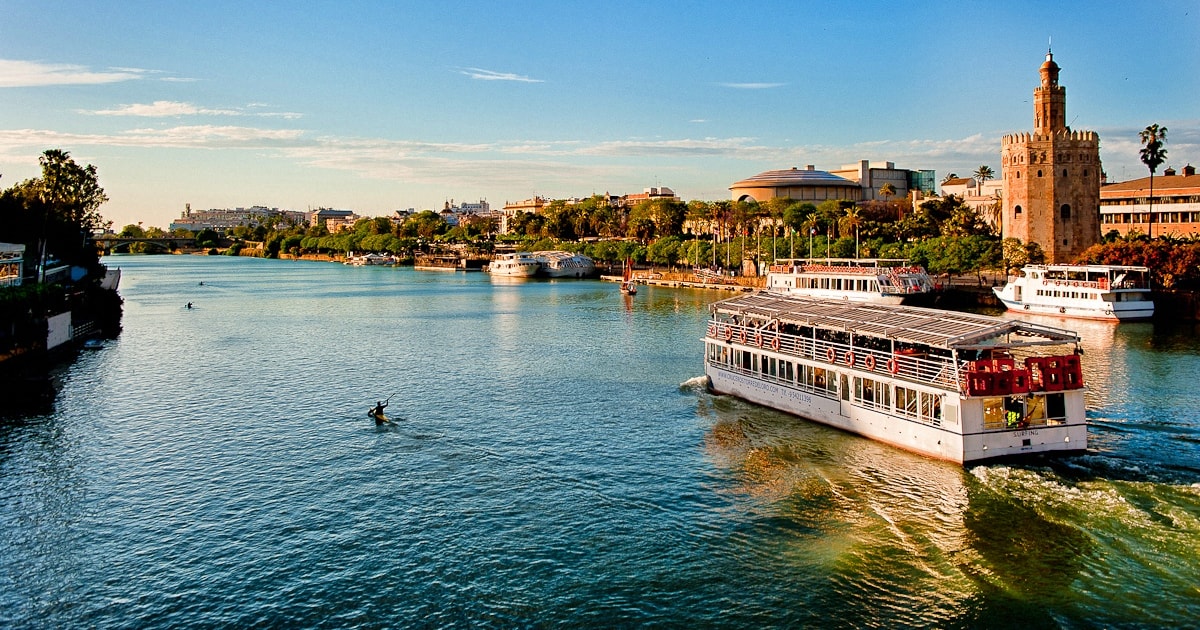 Sevilla extraordinaria: tour de 2,5 horas y crucero | GetYourGuide
