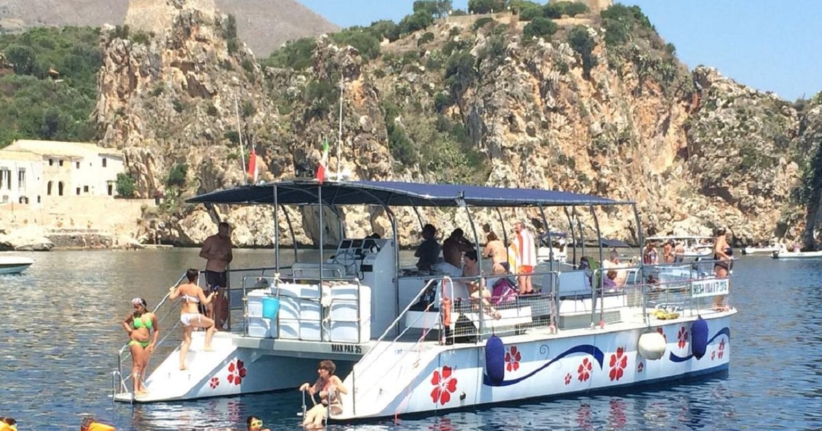 I katamaran till reservatet Zingaro och Faraglioni Scopello | GetYourGuide