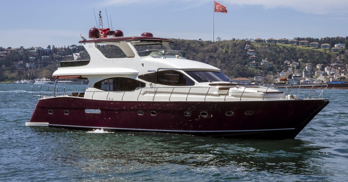 Istambul: Passeio particular pelo Bósforo no iate de luxo Premium#1 | GetYourGuide