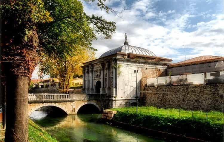 From Jesolo: Treviso, Roncade Castle w/wine tasting day trip | GetYourGuide