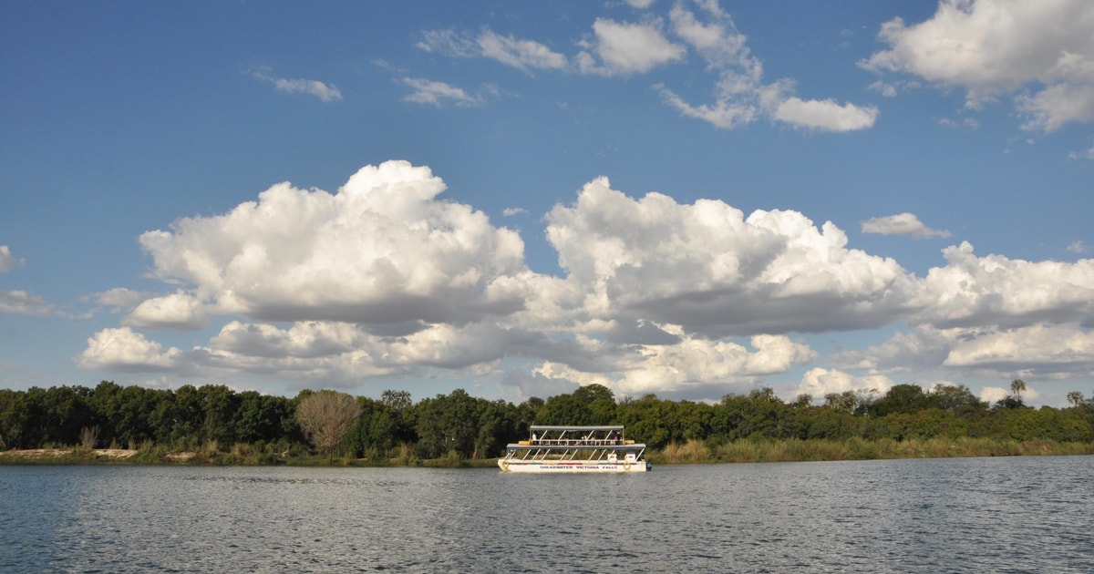 Cataratas Victoria: Crucero al atardecer por el río Zambeze | GetYourGuide