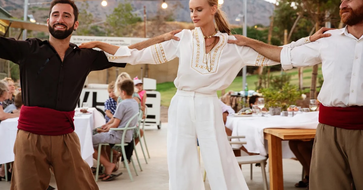 Kefalónia: Panigiri fesztivál étellel, borral és zenével | GetYourGuide