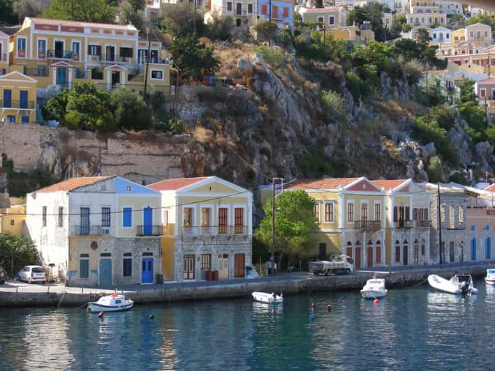 Vanuit Rhodos: boottocht naar het eiland Simi, met transfer | GetYourGuide