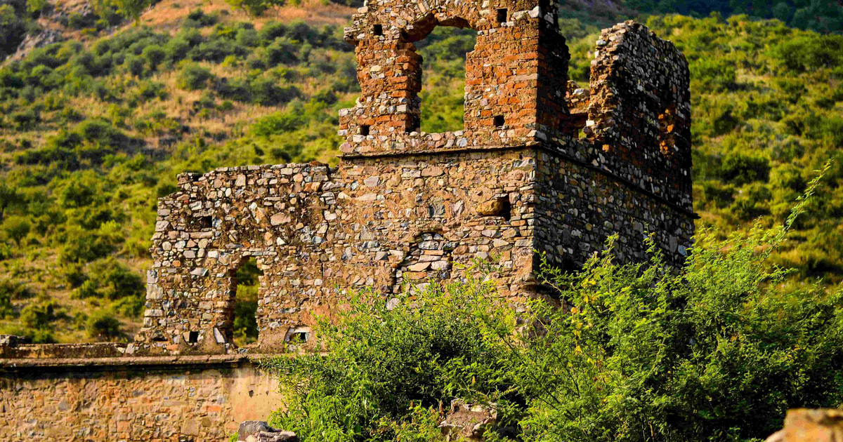 Jaipur: Tagestour zum Haunted Bhangarh Fort | GetYourGuide
