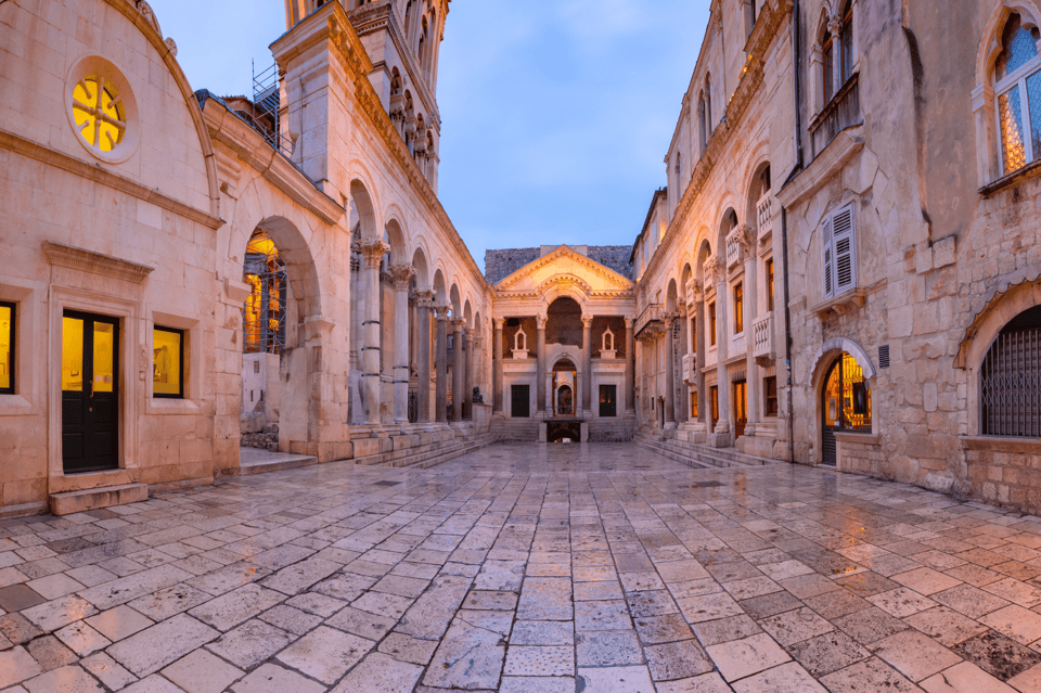 Split: Juego y Recorrido de Exploración de la Ciudad | GetYourGuide