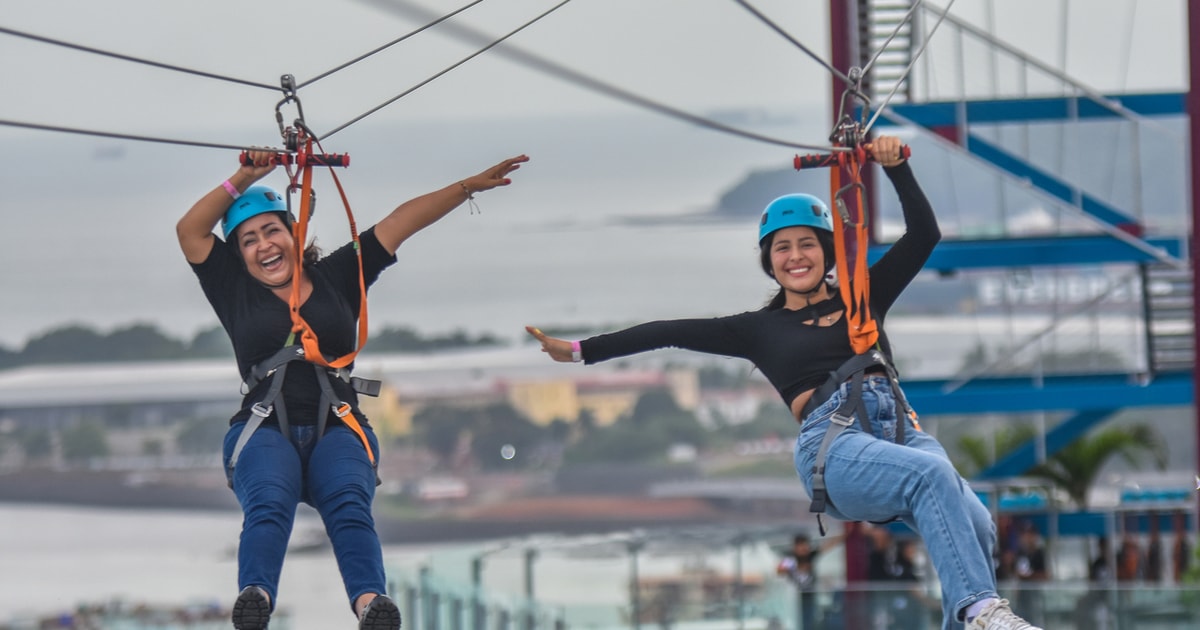パナマ シティ：市内を巡るジップライン体験とカクテル | GetYourGuide