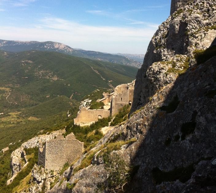 Castillos cátaros: Quéribus y Peyrepertuse | GetYourGuide