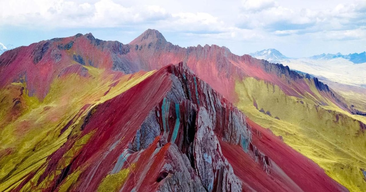 Von Cusco aus: Bunte Berge Pallay Punchu Ganztagestour | GetYourGuide