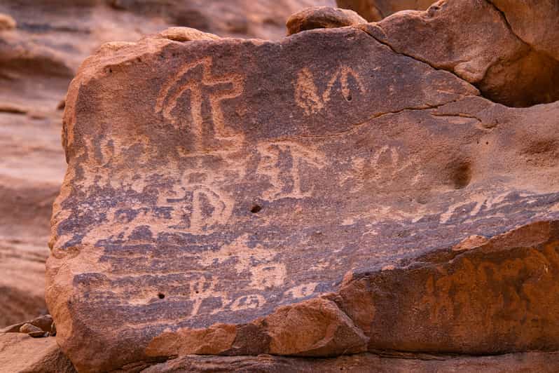 AlUla: Hegra, Dadan, and Ikmah Highlights Tour | GetYourGuide