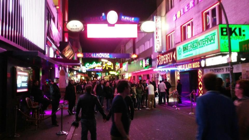 Hamburgo: Pub Crawl Tour Privado | GetYourGuide