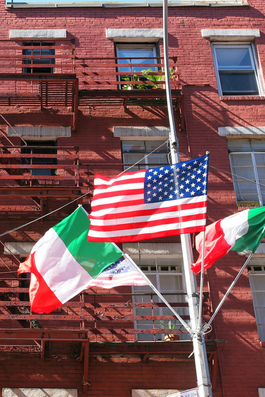 3 Neighborhoods Tour: Soho, Chinatown & Little Italy | GetYourGuide