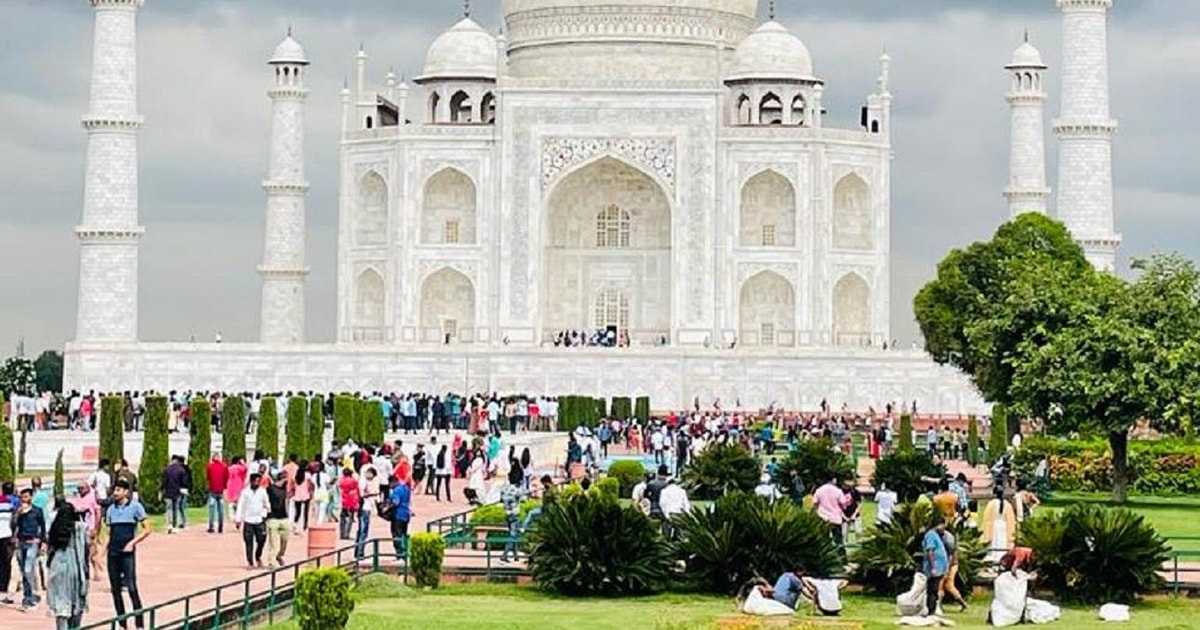 Taj Mahal biljett som låter dig hoppa över kön med din guide | GetYourGuide