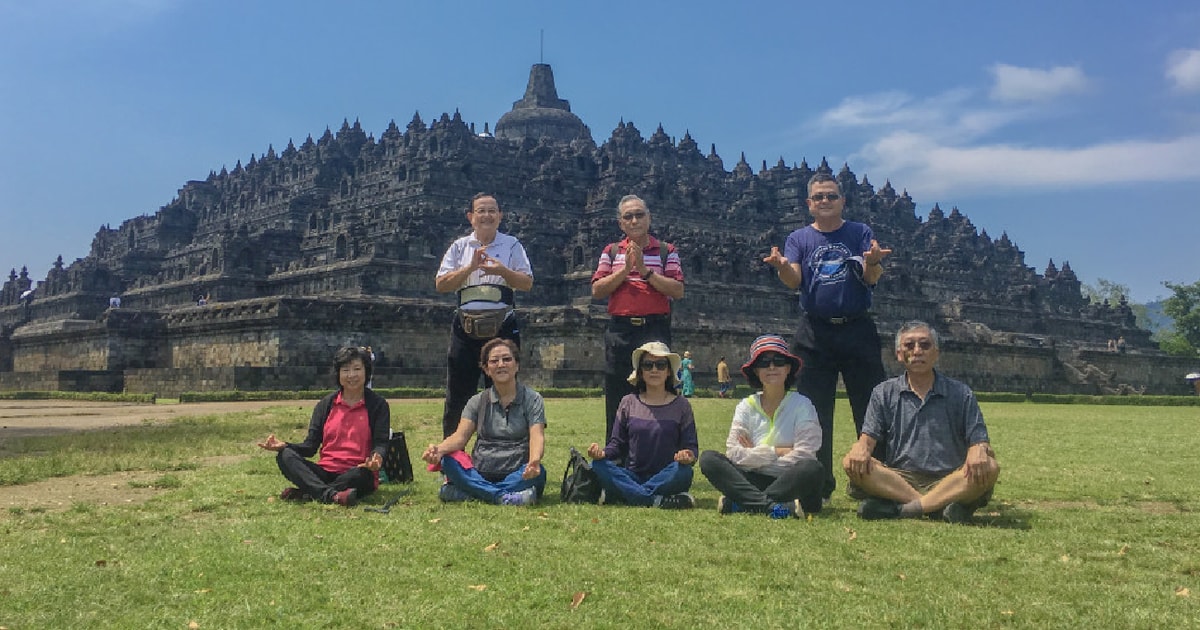 Yogyakarta: Guidad tur till templen Prambanan och Borobudur | GetYourGuide