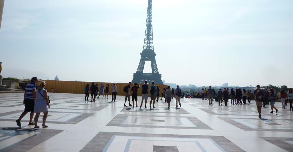 Valentines in Paris: A Romantic Wander Through the City | GetYourGuide