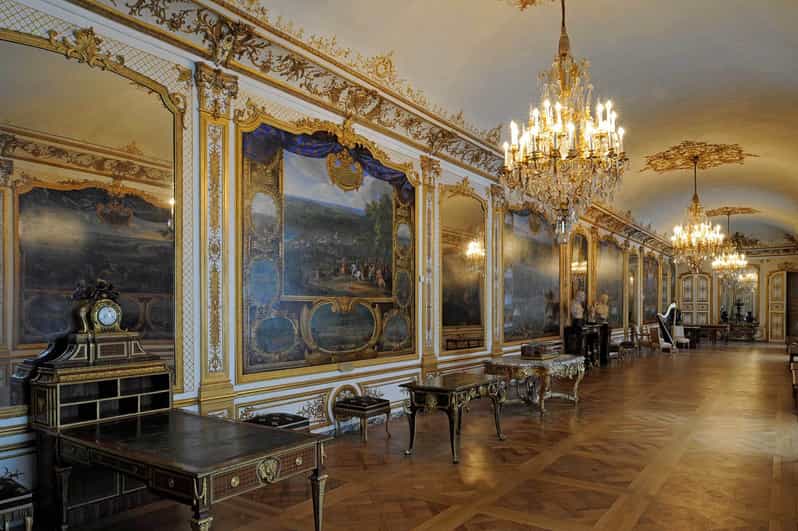 Gran Caballeriza del Príncipe de Conde y Palacio de Chantilly ...