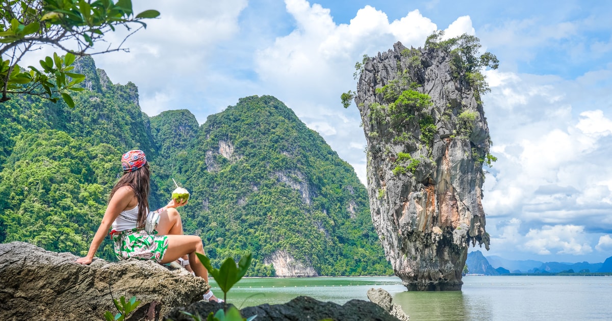 James Bond Island: aventura em um grande barco com canoagem no mar ...