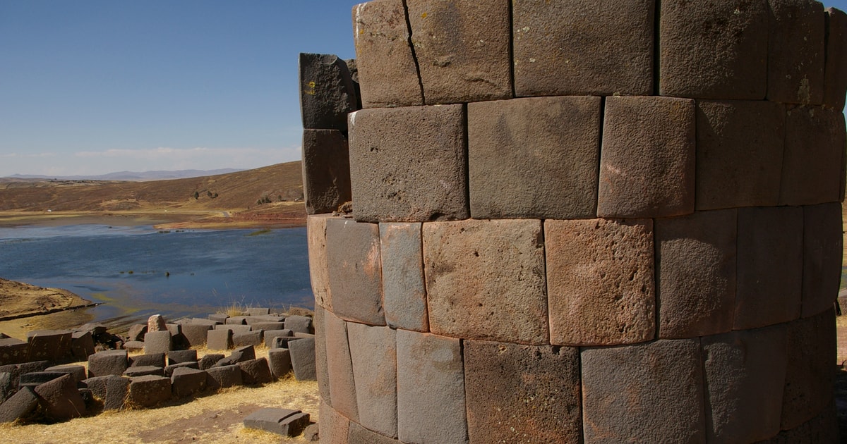 Sillustani：Chullpas de Sillustani午後半日ツアー | GetYourGuide