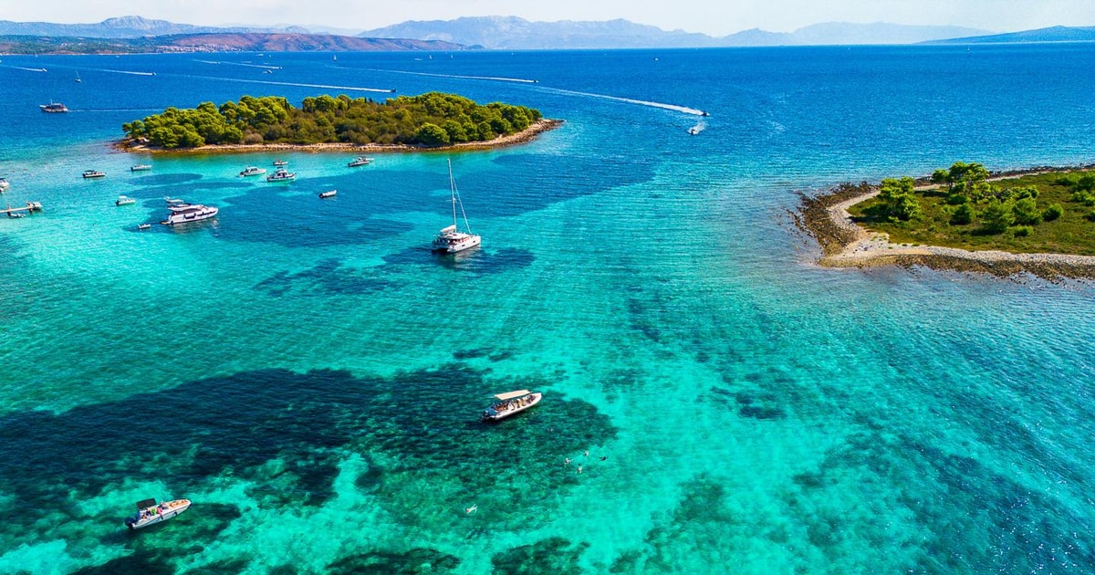 Båttur i liten grupp till Blå lagunen och Šolta från Split | GetYourGuide
