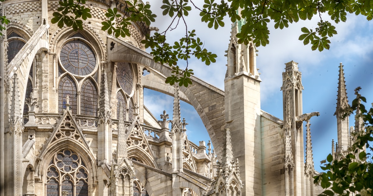 Parigi: tour guidato di Notre-Dame con accesso alla cattedrale | GetYourGuide