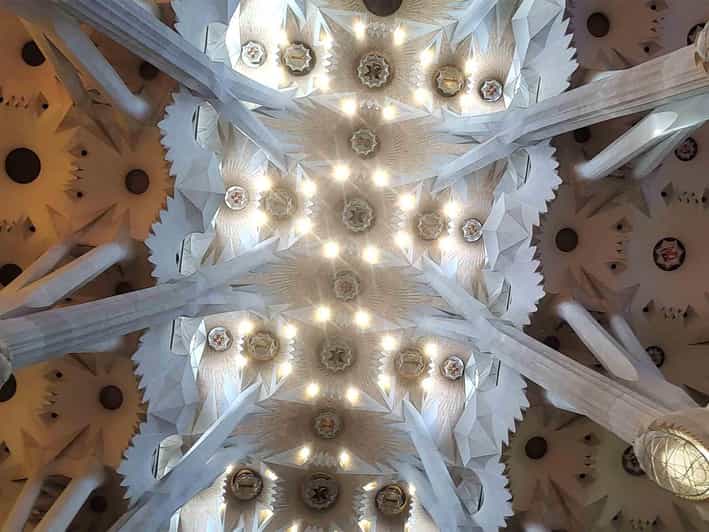 Tour+Ticket: Lights & Shadows of the Sagrada Familia | GetYourGuide