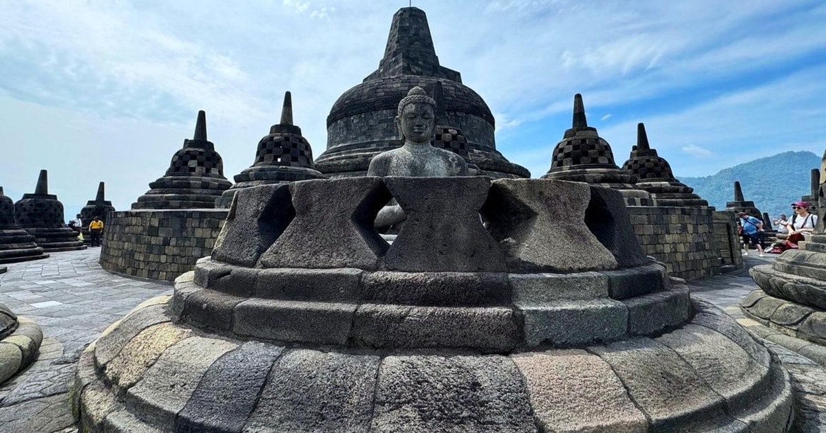 Yogyakarta: Borobudur beklimmen, Merapi vulkaan en Prambanan | GetYourGuide