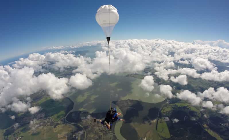 Auckland: 13000, 16000, or 18000-Foot Tandem Skydive | GetYourGuide
