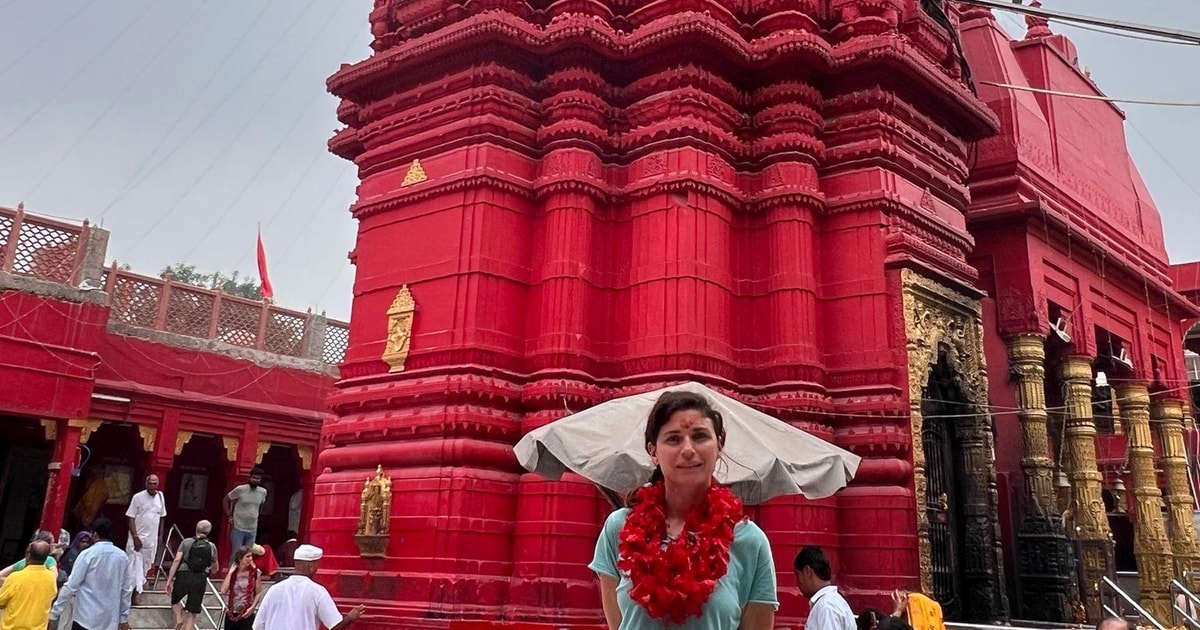 Visit the 3 largest temples in Benares | GetYourGuide