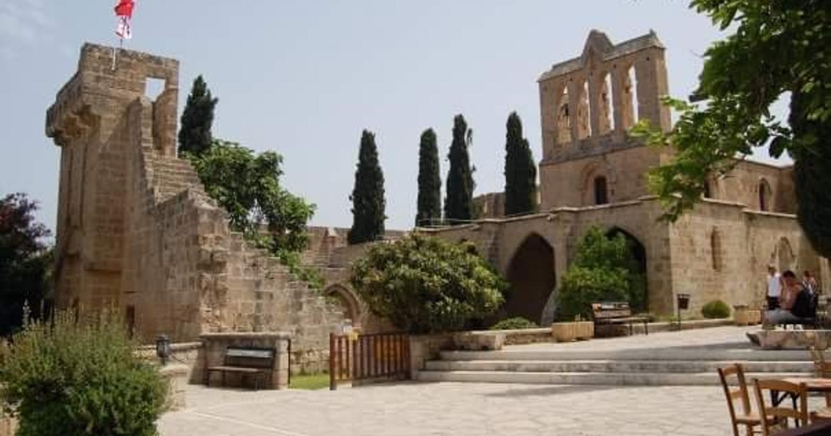 Från Nicosia: Hilarion Castle & Bellapais Tour på en halvdag | GetYourGuide