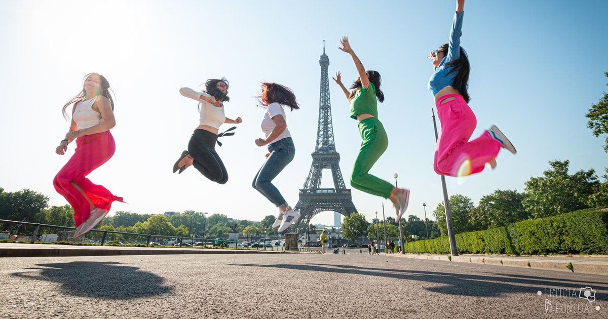 1 hour Walking photo Tour in Paris and nearby areas | GetYourGuide