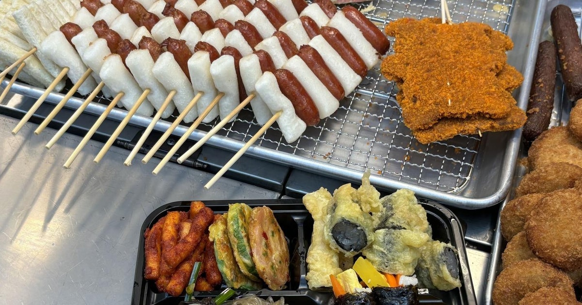 Seoul: Seochon Village & Tongin Market Tour mit Pick-Up | GetYourGuide