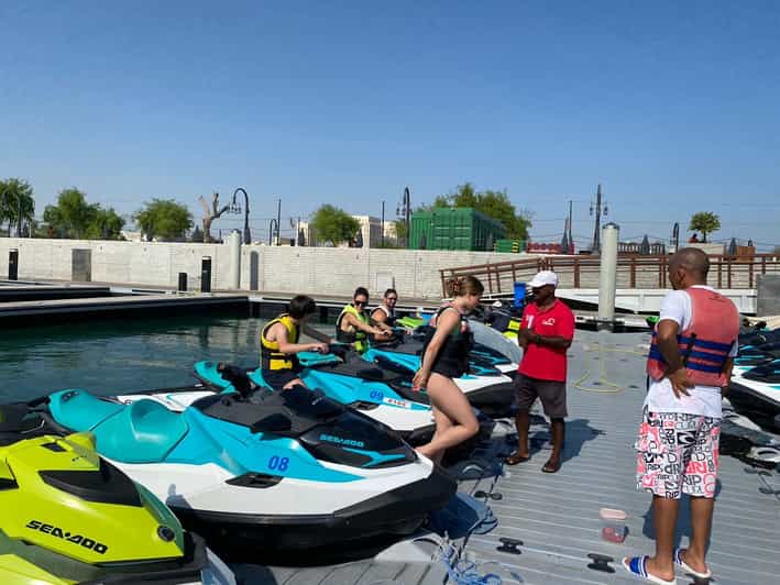 Doha : Jet-ski autoguidé avec vue sur les gratte-ciel de West Bay ...