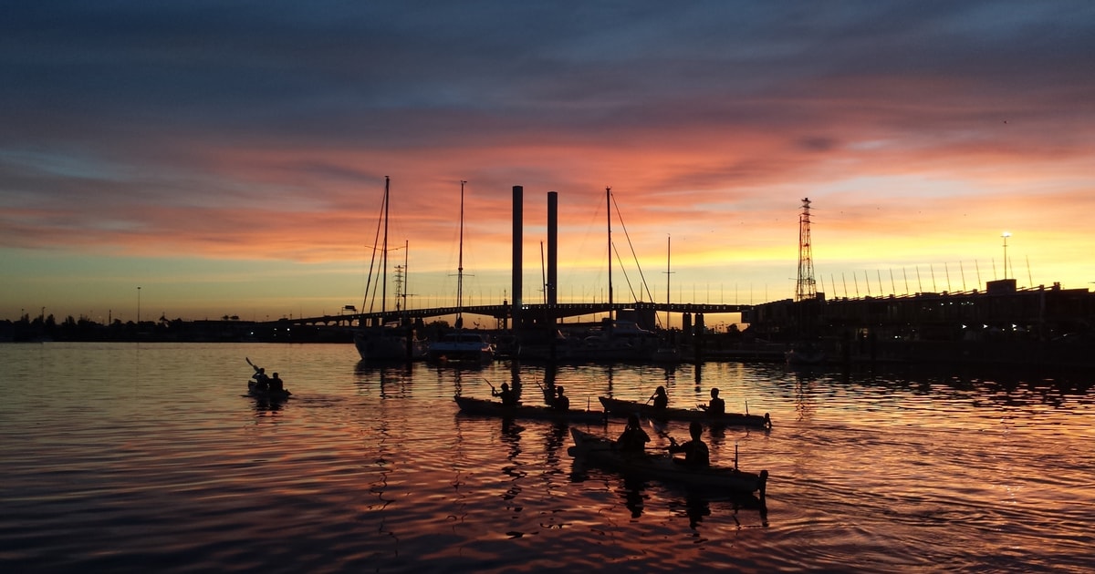 Melbourne: Sunset Kayak Tour with Dinner | GetYourGuide