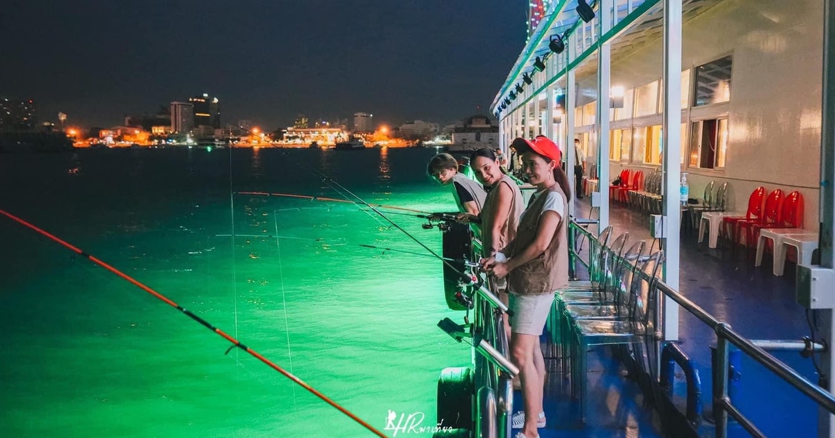 Pattaya: Dinner Yacht Cruise | GetYourGuide