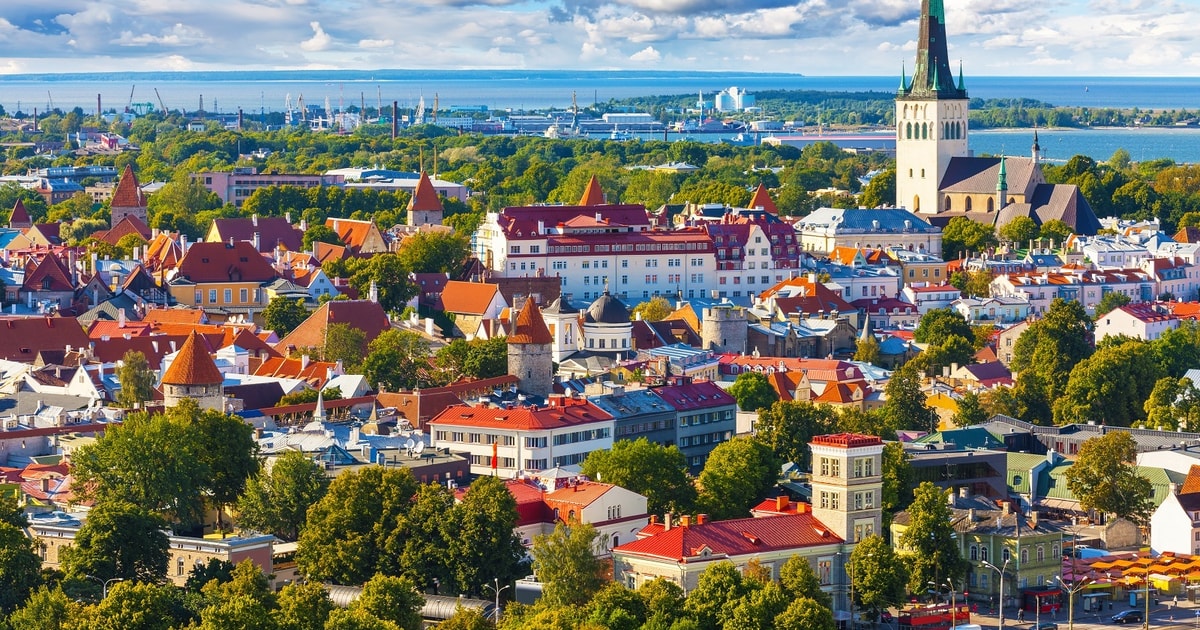 Von Helsinki aus: Tallinn Ganztagestour mit Guide und Fähre | GetYourGuide
