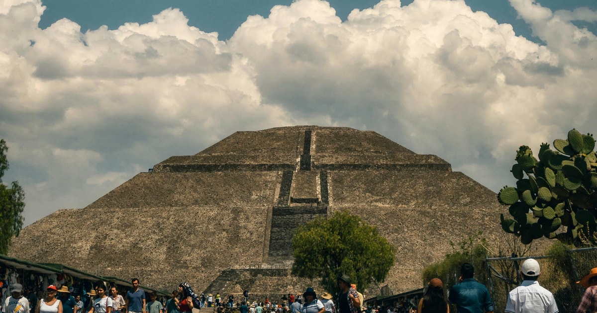 From Mexico City: Private sunset tour to Teotihuacan | GetYourGuide