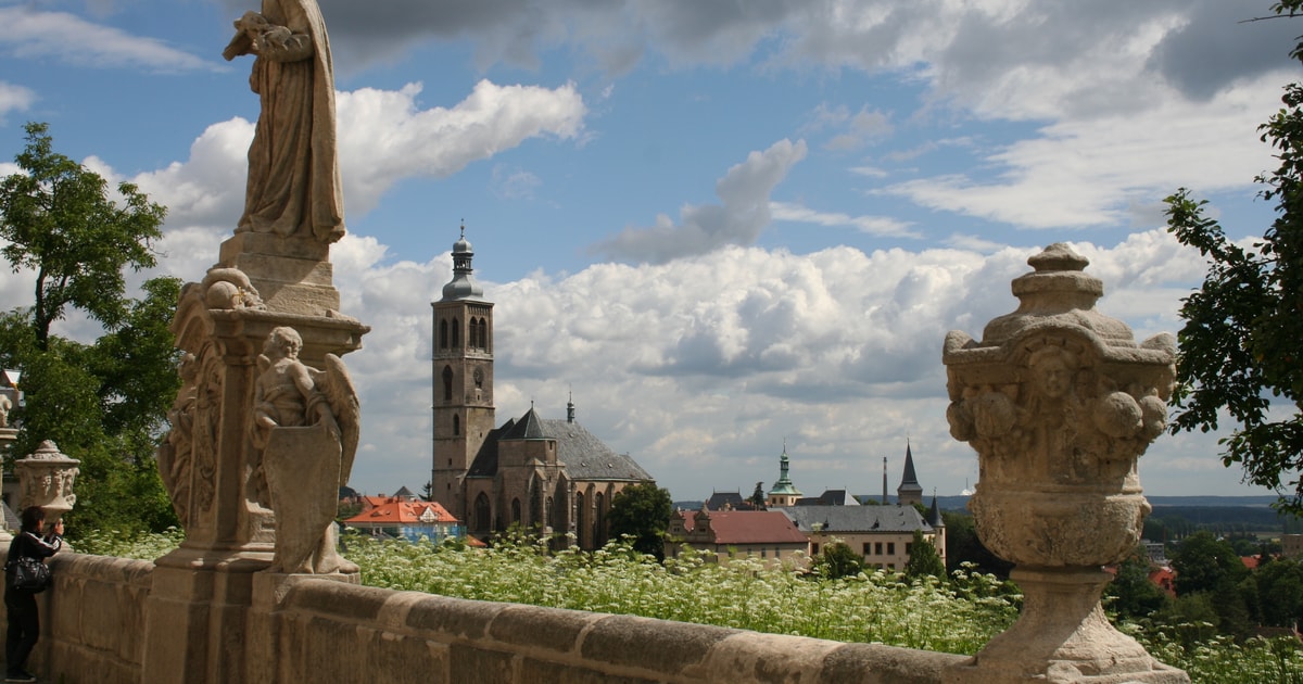 Vanuit Praag: Kutná Hora dagexcursie met bottenkerk | GetYourGuide