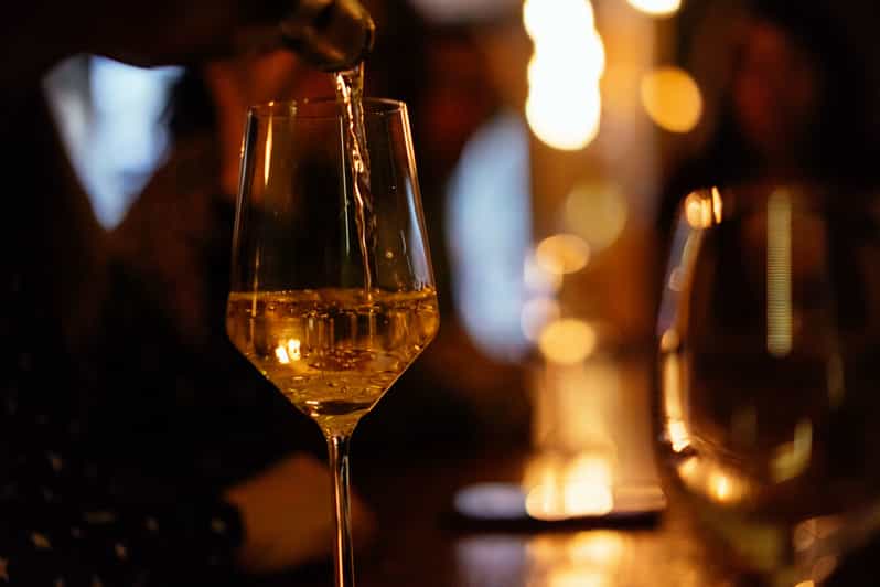 Porto : Visite privée en soirée avec boissons et bouchées | GetYourGuide