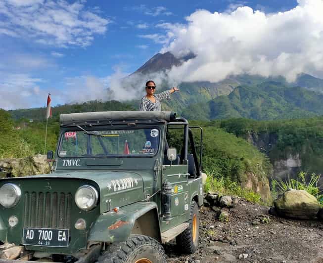 Yogyakarta: Merapi Jeep Sunrise i Borobudur Climb Up Tour | GetYourGuide