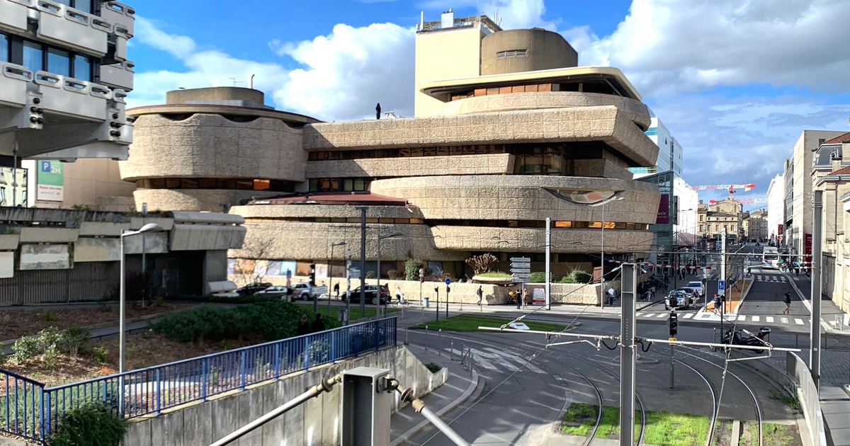 Bordeaux: all about Modernist Architecture! | GetYourGuide