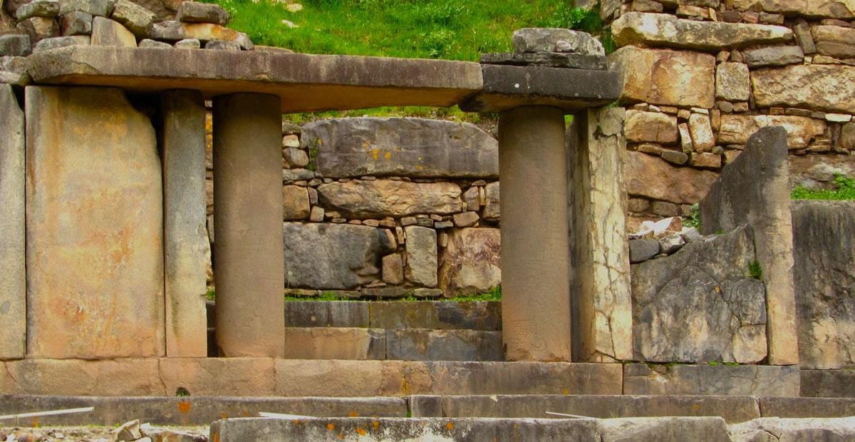Huaraz: Chavin de huantar + museo + laguna de querococha | GetYourGuide
