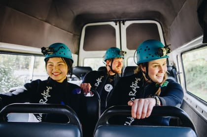 Waitomo Caves: Schwarzes Labyrinth und Black-Water-Rafting | GetYourGuide