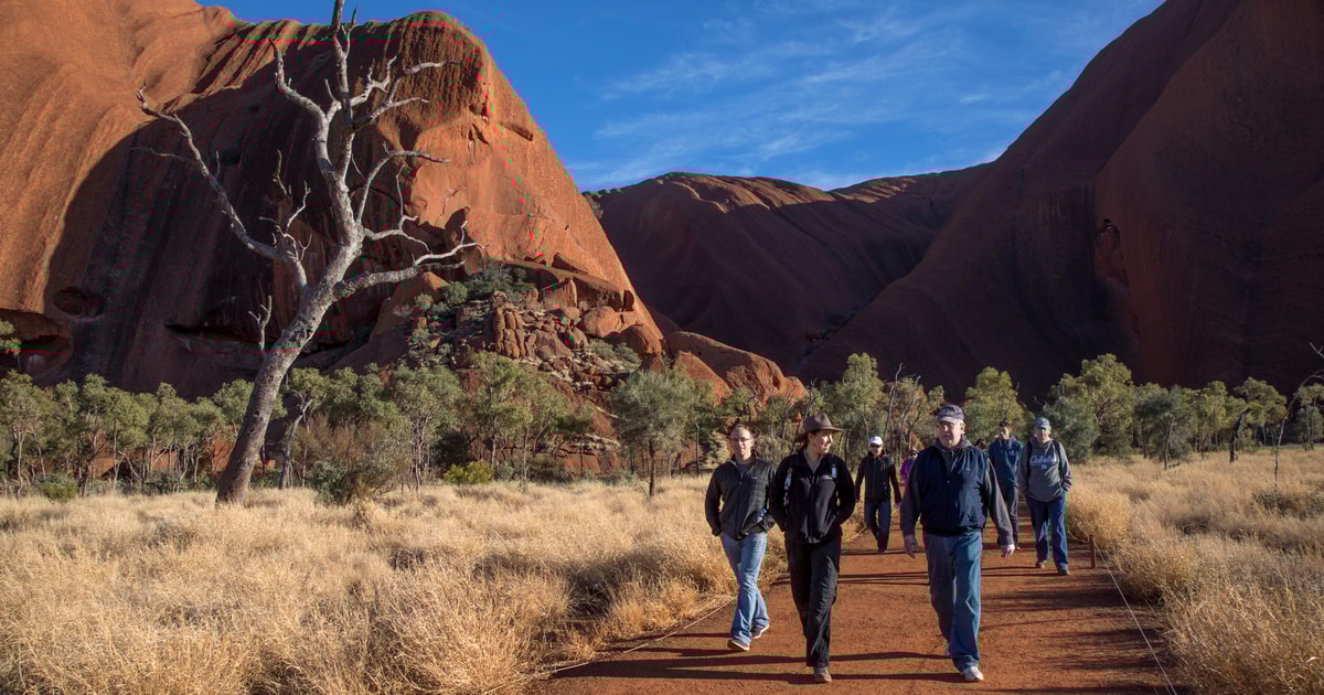 Uluru Highlights Small Group Morning Tour + Picnic Breakfast | GetYourGuide